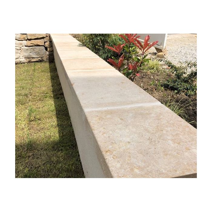 Top of wall or low wall in natural limestone - Copings.